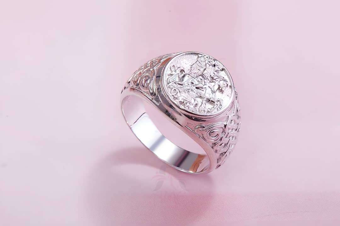 Sự sang trọng vượt thời gian: Nhẫn Signet từ AME Jewellery